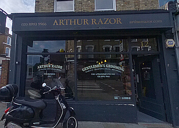 3 Best Barbers in Ealing, UK - Expert Recommendations