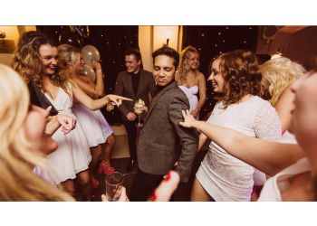 3 Best DJs in Leeds, UK - Expert Recommendations