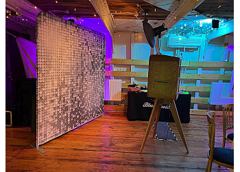 3 Best Photo Booth Companies in Reading, UK - Expert Recommendations