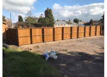 3 Best Fencing Contractors in Wolverhampton, UK - Expert Recommendations