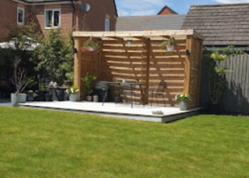 3 Best Landscape Gardeners in Warrington, UK - ThreeBestRated
