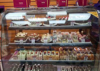 3 Best Cake Makers in Reading, UK - Expert Recommendations