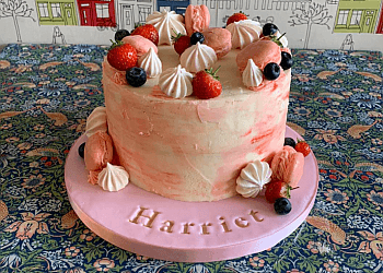 3 Best Cake Makers in Brighton, UK - Expert Recommendations