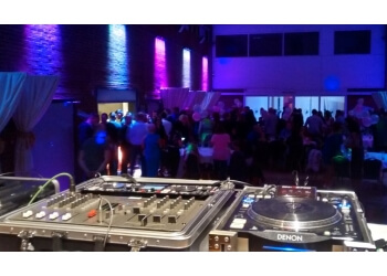 3 Best DJs in Leeds, UK - Expert Recommendations