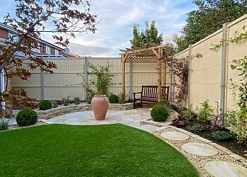 3 Best Landscape Gardeners in Luton, UK - Expert Recommendations