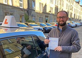 3 Best Driving School in Edinburgh, UK - Expert Recommendations