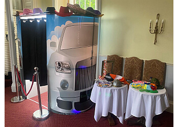 3 Best Photo Booth Companies in Reading, UK - Expert Recommendations