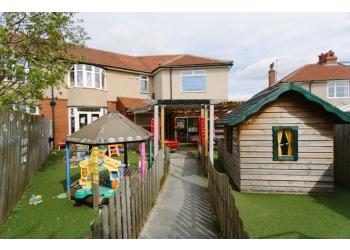 3 Best Nursery in Huddersfield, UK - Expert Recommendations