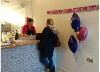 3 Best Cake Makers in Wirral, UK - Expert Recommendations