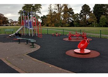 3 Best Parks in Luton, UK - Expert Recommendations