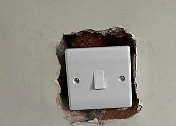 3 Best Electricians in Leeds, UK - Expert Recommendations