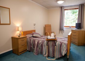 3 Best Retirement Villages in Edinburgh, UK - Expert Recommendations