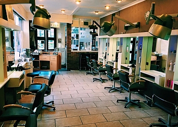 3 Best Hairdressers in Dudley, UK - Expert Recommendations