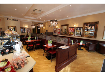 3 Best Cake Makers in Reading, UK - Expert Recommendations