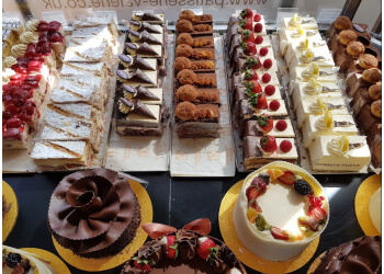 3 Best Cake Makers in Reading, UK - Expert Recommendations