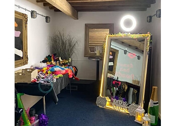 3 Best Photo Booth Companies in Wigan, UK - Expert Recommendations