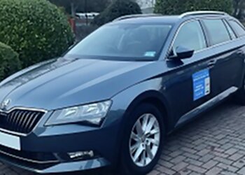 3 Best Taxis in Sheffield, UK - Expert Recommendations