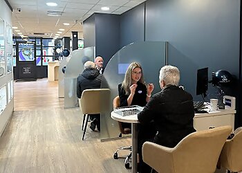 3 Best Opticians in Oldham, UK - Expert Recommendations