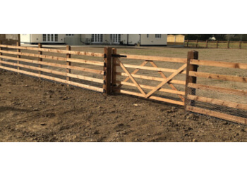 3 Best Fencing Contractors in Colchester, UK - ThreeBestRated