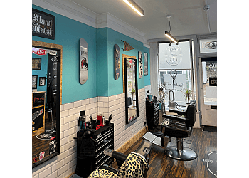 3 Best Barbers in Torquay, UK - Expert Recommendations