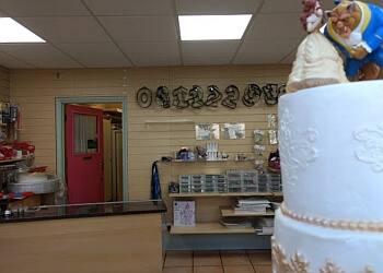 3 Best Cake Makers in Slough, UK - Expert Recommendations