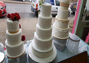 3 Best Cake Makers in Slough, UK - Expert Recommendations