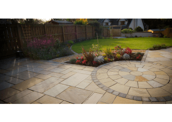 3 Best Landscape Gardeners in Dundee, UK - Expert Recommendations