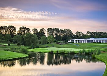 3 Best Golf Courses in London, UK - Expert Recommendations