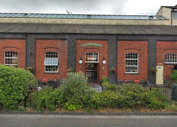 3 Best British Restaurants in Swindon, UK - Expert Recommendations