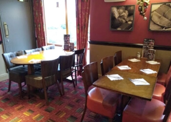 3 Best British Restaurants in Wakefield, UK - Expert Recommendations